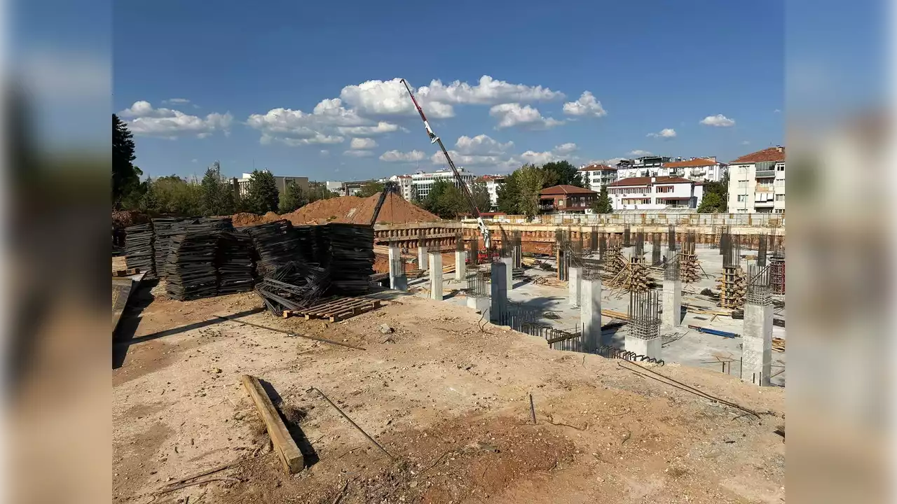Uşak’ta Millet Bahçesi ve Valilik Binası Ne Durumda?